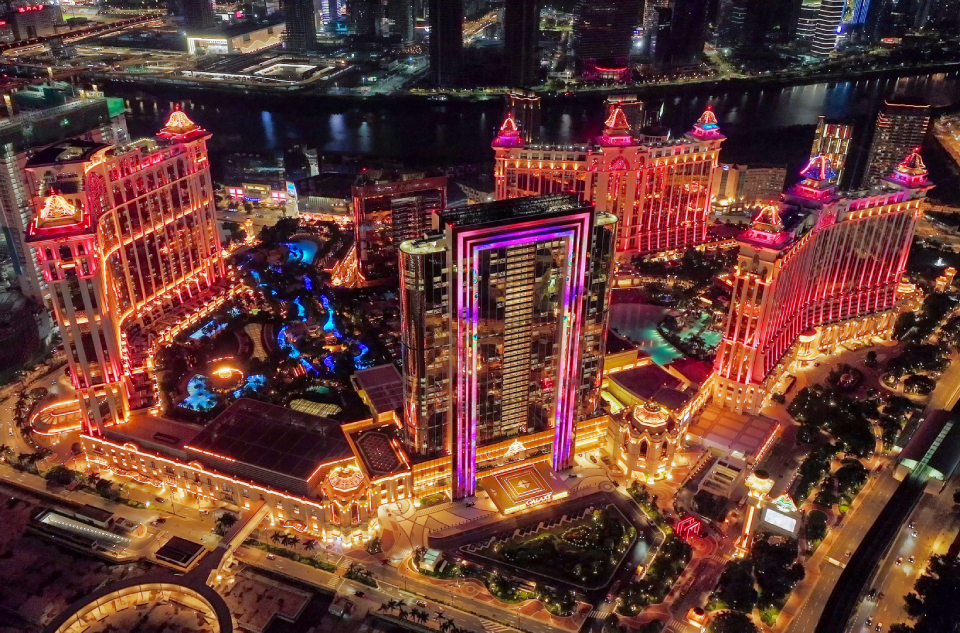 Enjoy dining and hotel privileges at StarWorld Hotel, Galaxy Macau and ...